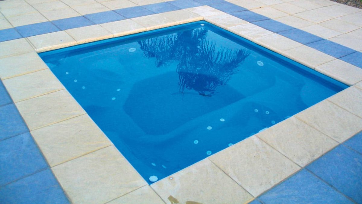 The Dream square spa - hot tub hydrotherapy - Gary Carroll Pools